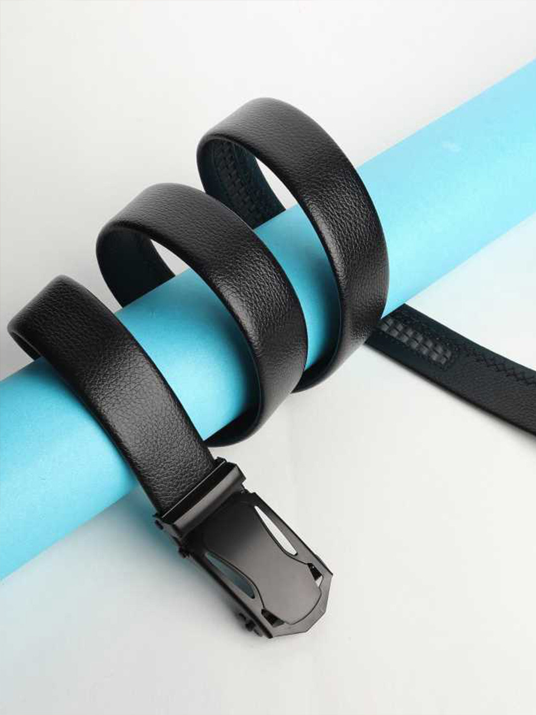 Buy The Roadster Lifestyle Co Men Black Textured Leather Reversible ...