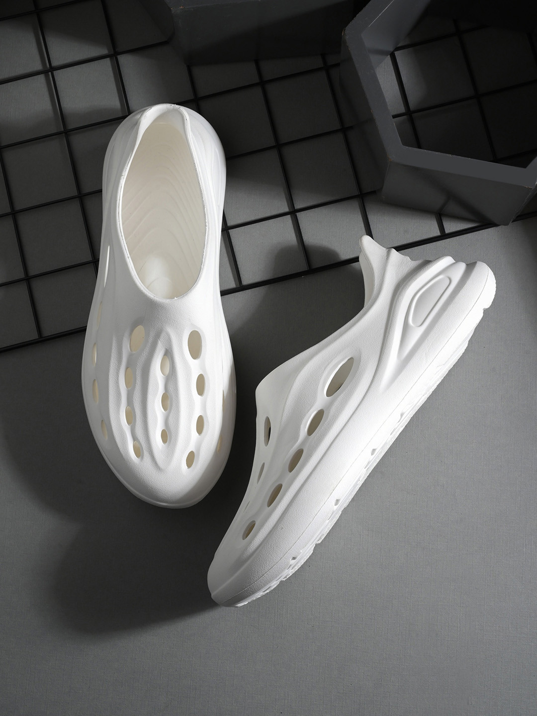 Buy HRX By Hrithik Roshan Men White Croslite Clogs - Flip Flops for Men ...