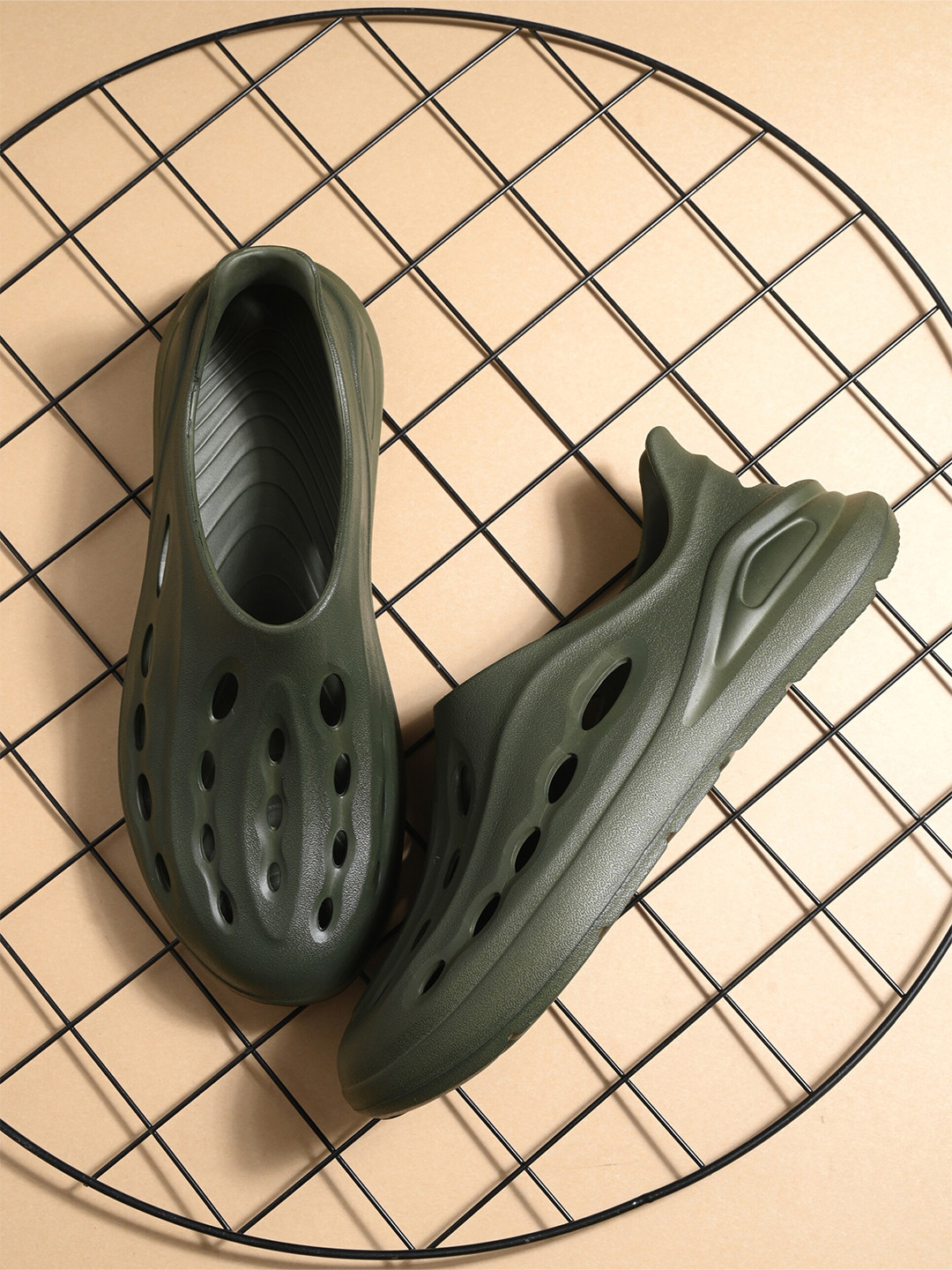 Buy HRX By Hrithik Roshan Men Green Croslite Clogs - Flip Flops for Men ...