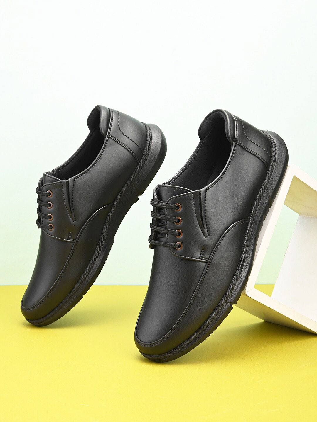 Buy The Roadster Lifestyle Co. Men Black Round Toe Lightweight Memory ...