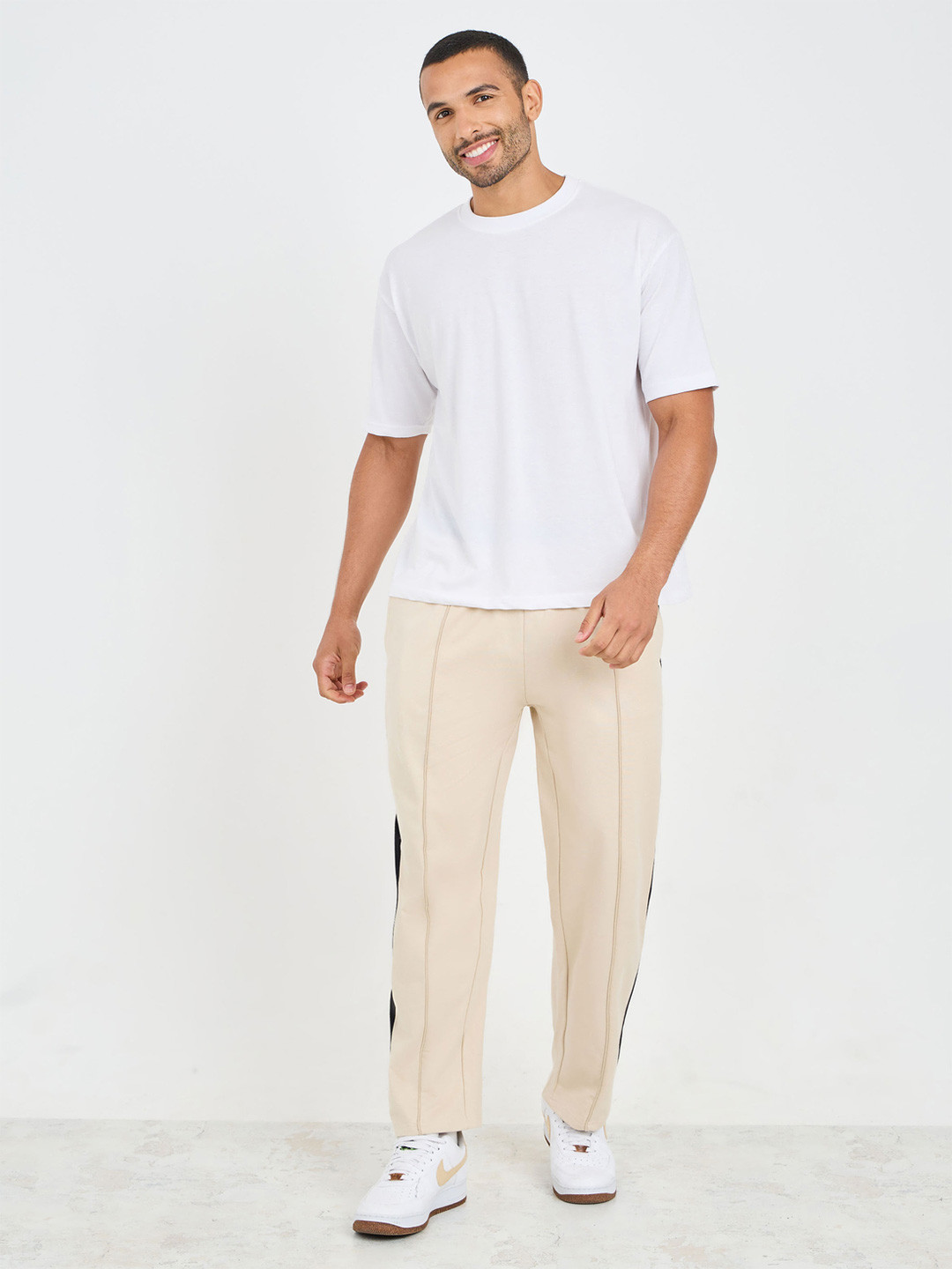 Buy Styli Men Side Contrast Open Hem Relaxed Fit Joggers With Zip ...