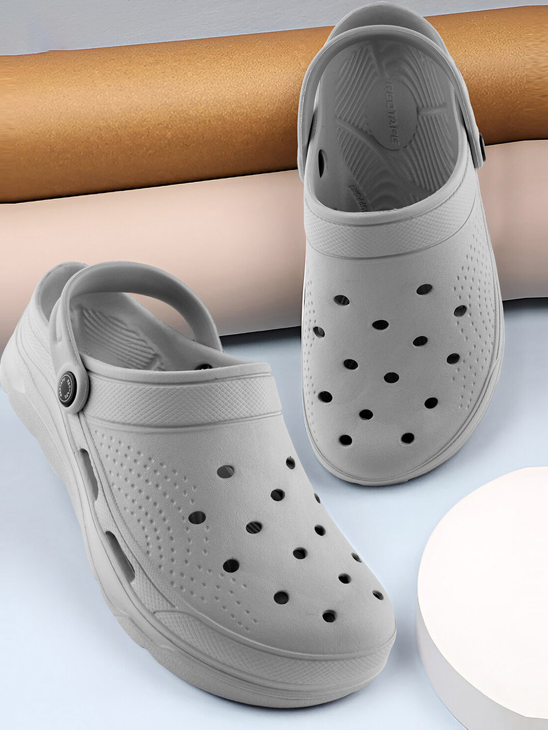 Buy Red Tape Men Self Design Clogs - Flip Flops for Men 27400618 | Myntra