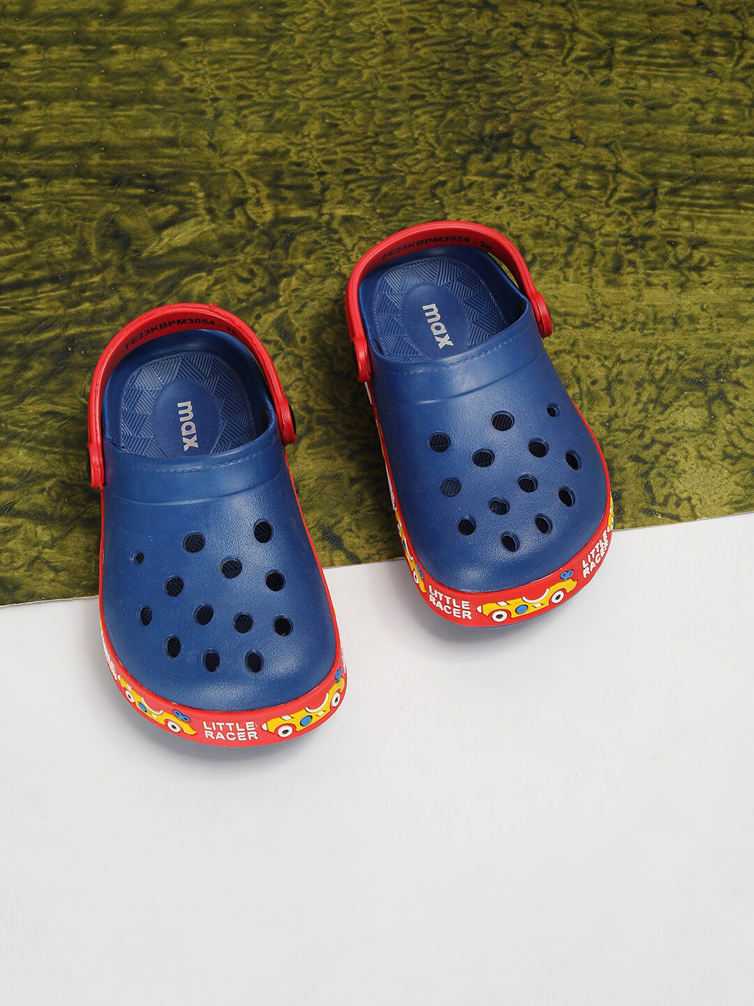 Buy Max Boys Self Design Clogs - Flip Flops for Boys 27494018 | Myntra