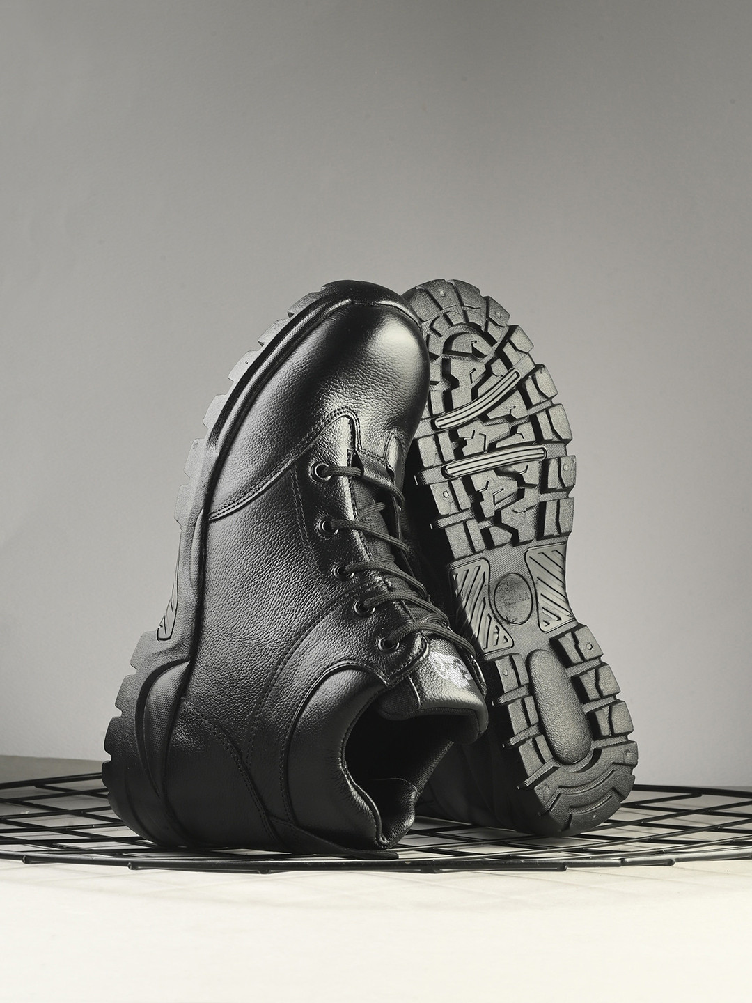 Buy Leo's Fitness Shoes Men Textured Mid Top Leather Boots - Boots for ...