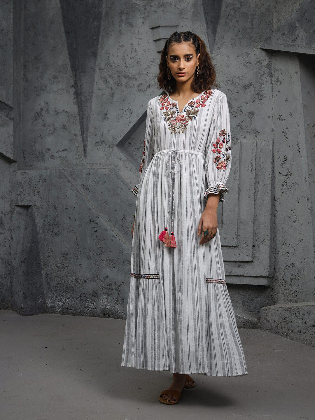 Buy Nyaro Maxi Dress - Dresses for Women 27750340 | Myntra