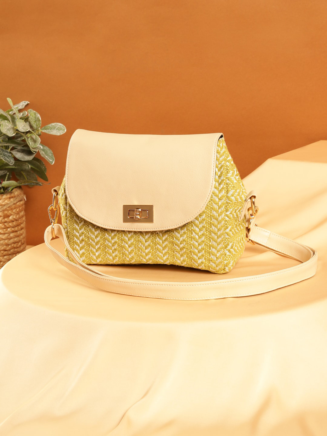 Buy DEEBACO Self Design Handheld Bag - Handbags for Women 27988590 | Myntra