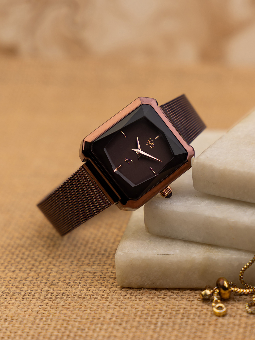 Buy Fastrack Vyb Flare Women Printed Dial & Stainless Steel Bracelet ...