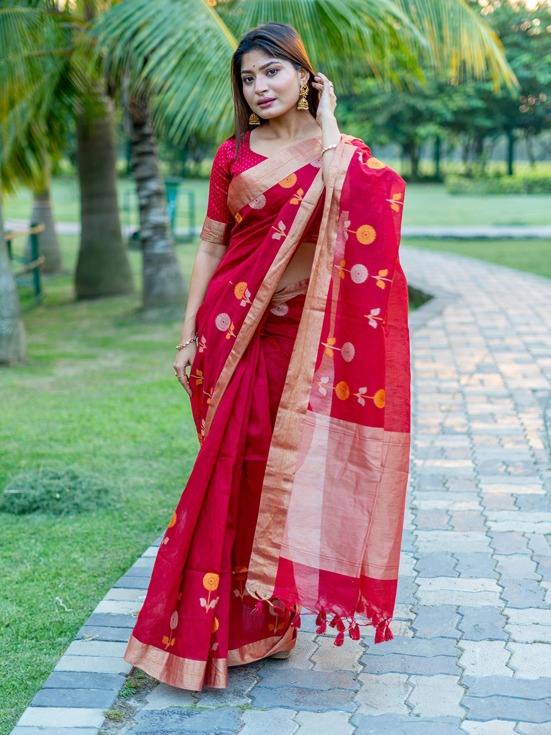 Buy Kandora Ethnic Motifs Woven Design Zari Detailed Saree - Sarees for ...