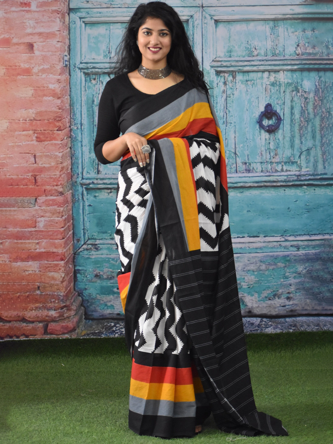 Buy KIAARON Striped Pure Cotton Saree - Sarees for Women 28201946 | Myntra