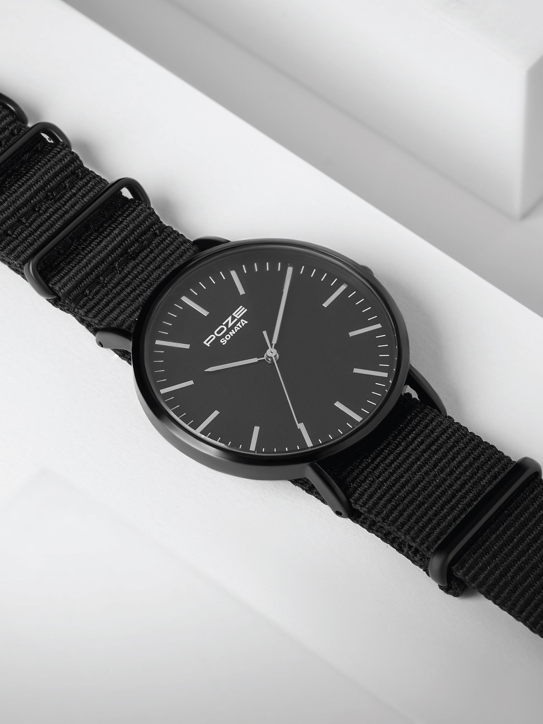 Buy Sonata Poze Men Poze Round Shape Analogue Watch SP70038NP01W ...