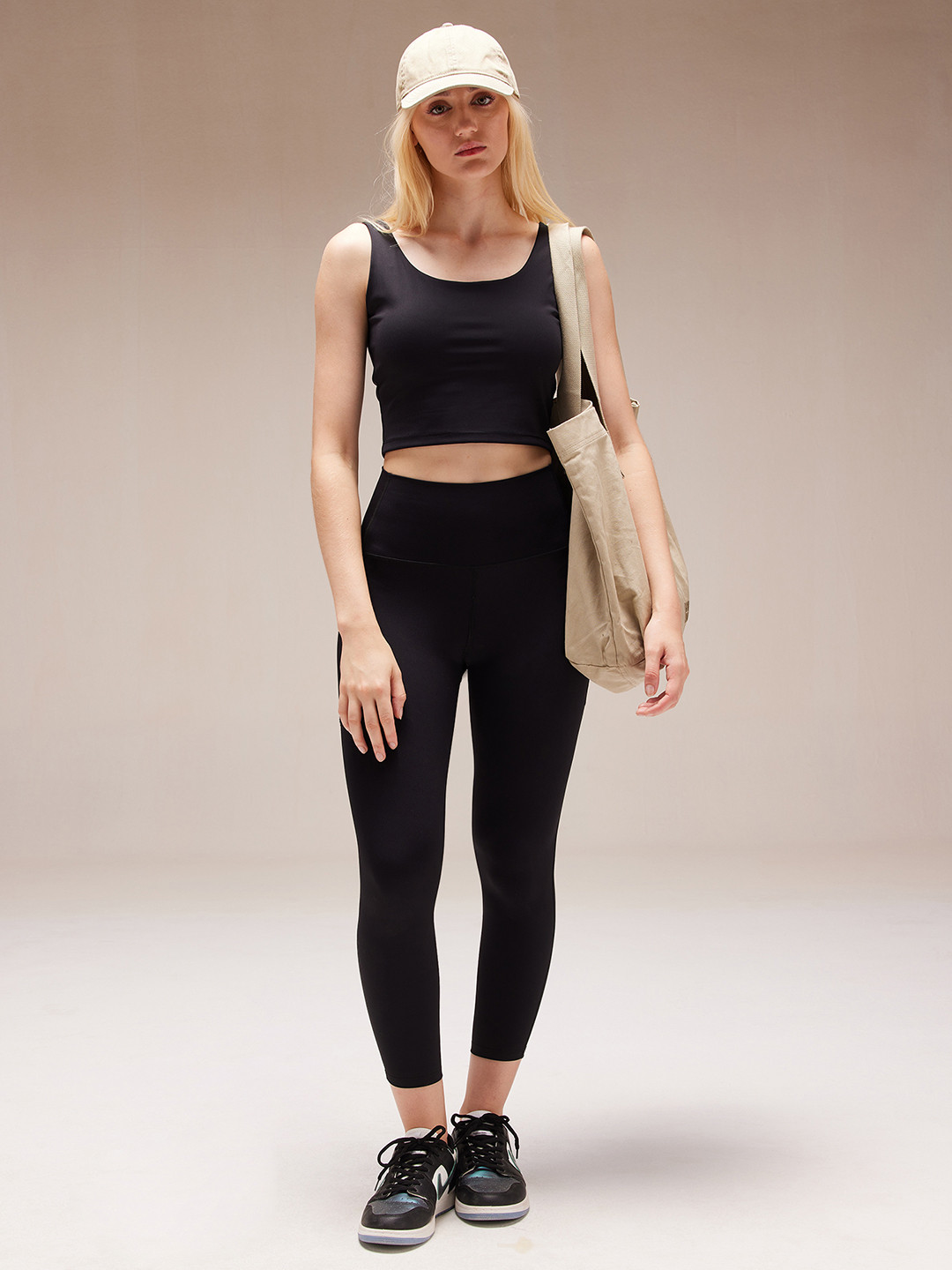 Buy CAVA Black Aerial Crop Tank - Bra for Women 28406376 | Myntra