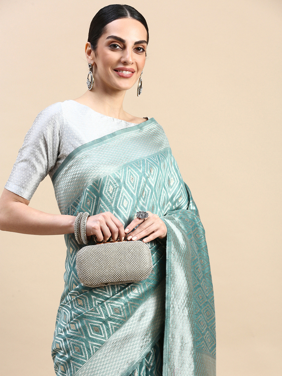 Buy MOHEY Geometric Zari Saree - Sarees for Women 28421172 | Myntra
