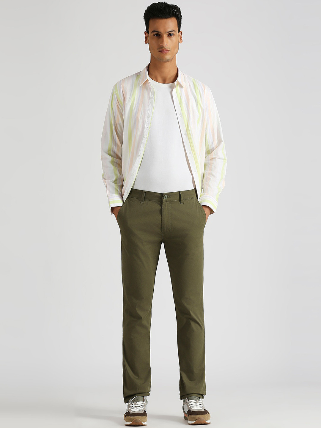 Buy Pepe Jeans Maze Feather Men Straight Fit Mid Rise Chinos Trousers ...