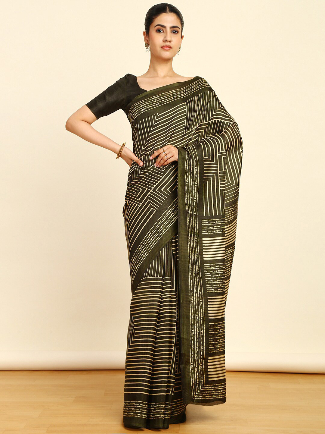 Buy Soch Geometric Printed Saree - Sarees for Women 28720520 | Myntra