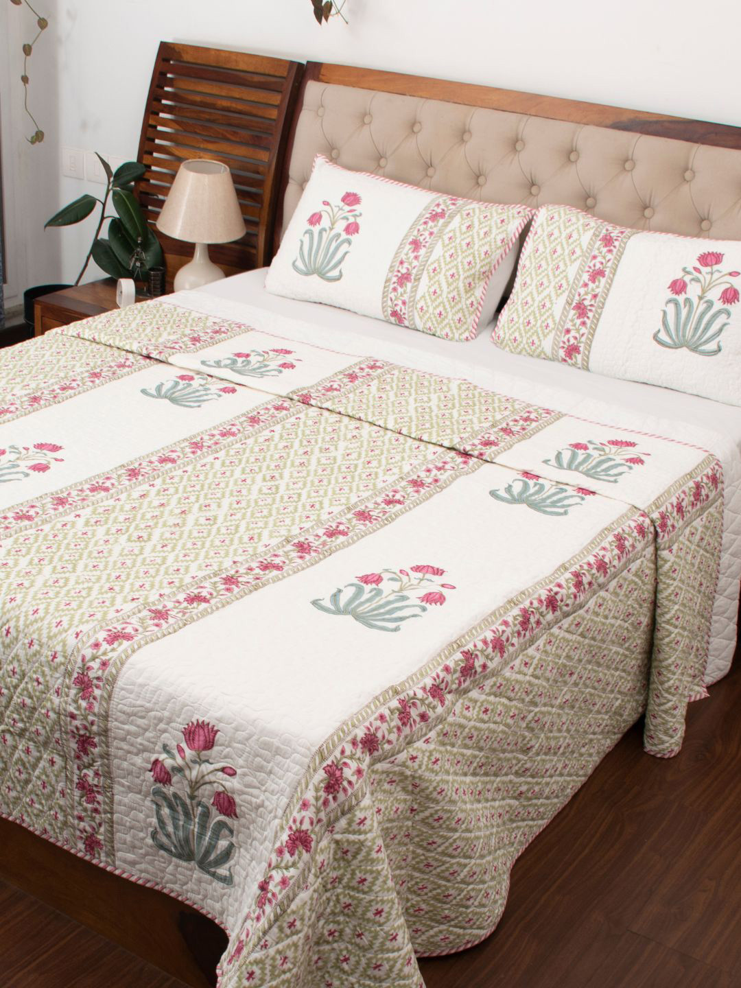 Buy The Curio Street Pink & White Floral 300 TC Queen Quilted Bedcover ...