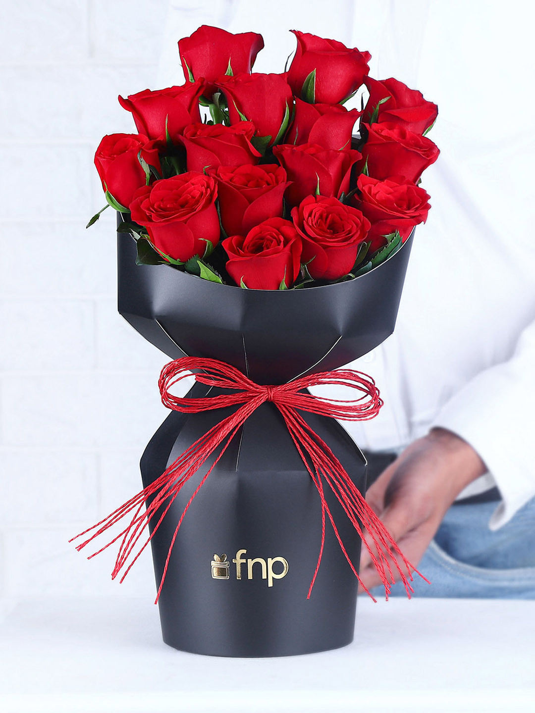 Buy Fnp Red 15 Pieces Live Roses Flowers Bouquet Paired With Murraya ...