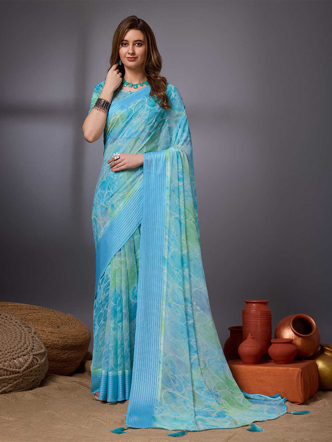 Buy Ishin Abstract Printed Saree - Sarees for Women 28916642 | Myntra