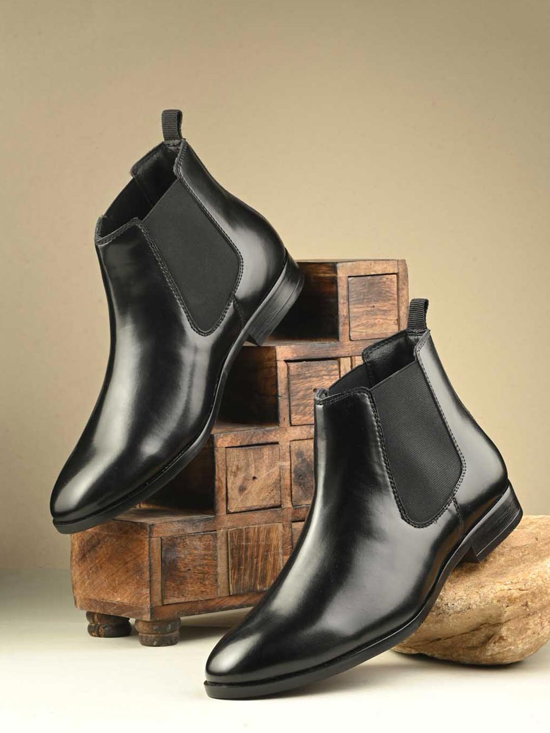 Buy Hirels Men Round Toe Chelsea Boots - Boots for Men 28966294 | Myntra