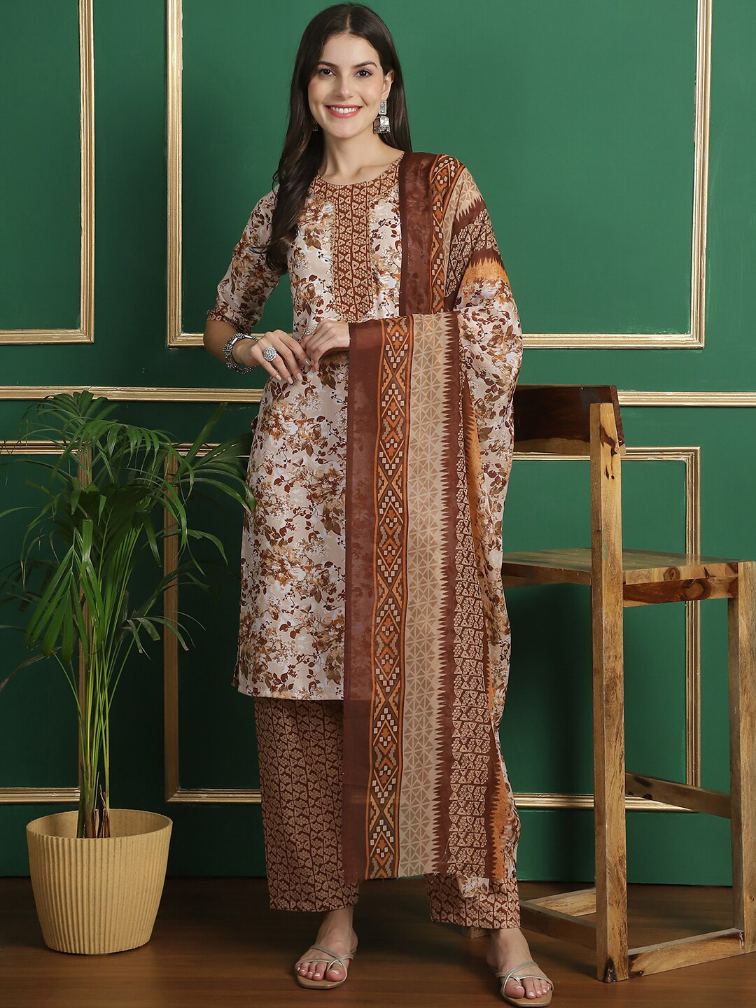 Buy Arangya Floral Printed Pure Cotton Straight Kurta With Trousers ...