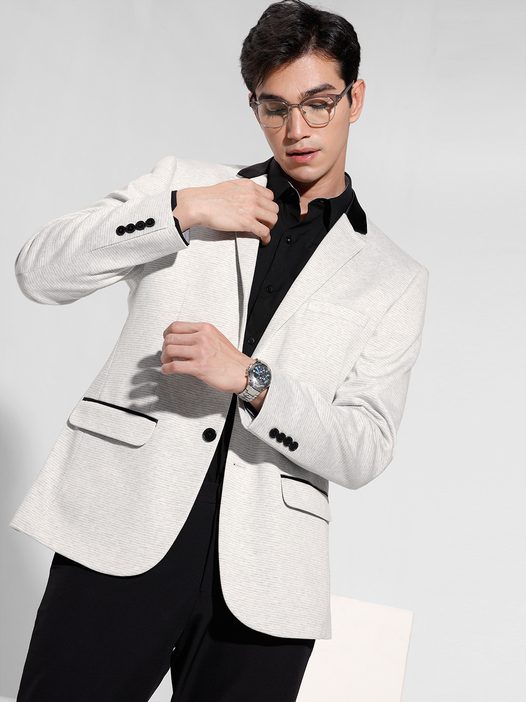 Buy INVICTUS Men Structured Shoulder Single Breasted Slim Fit Blazer ...