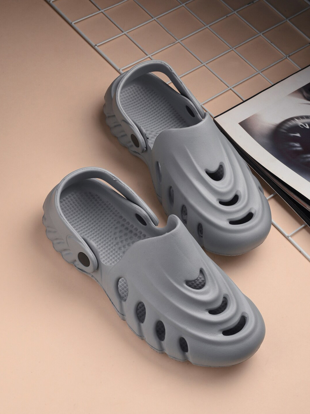 Buy HRX By Hrithik Roshan Men Grey Textured Croslite Clogs - Flip Flops ...