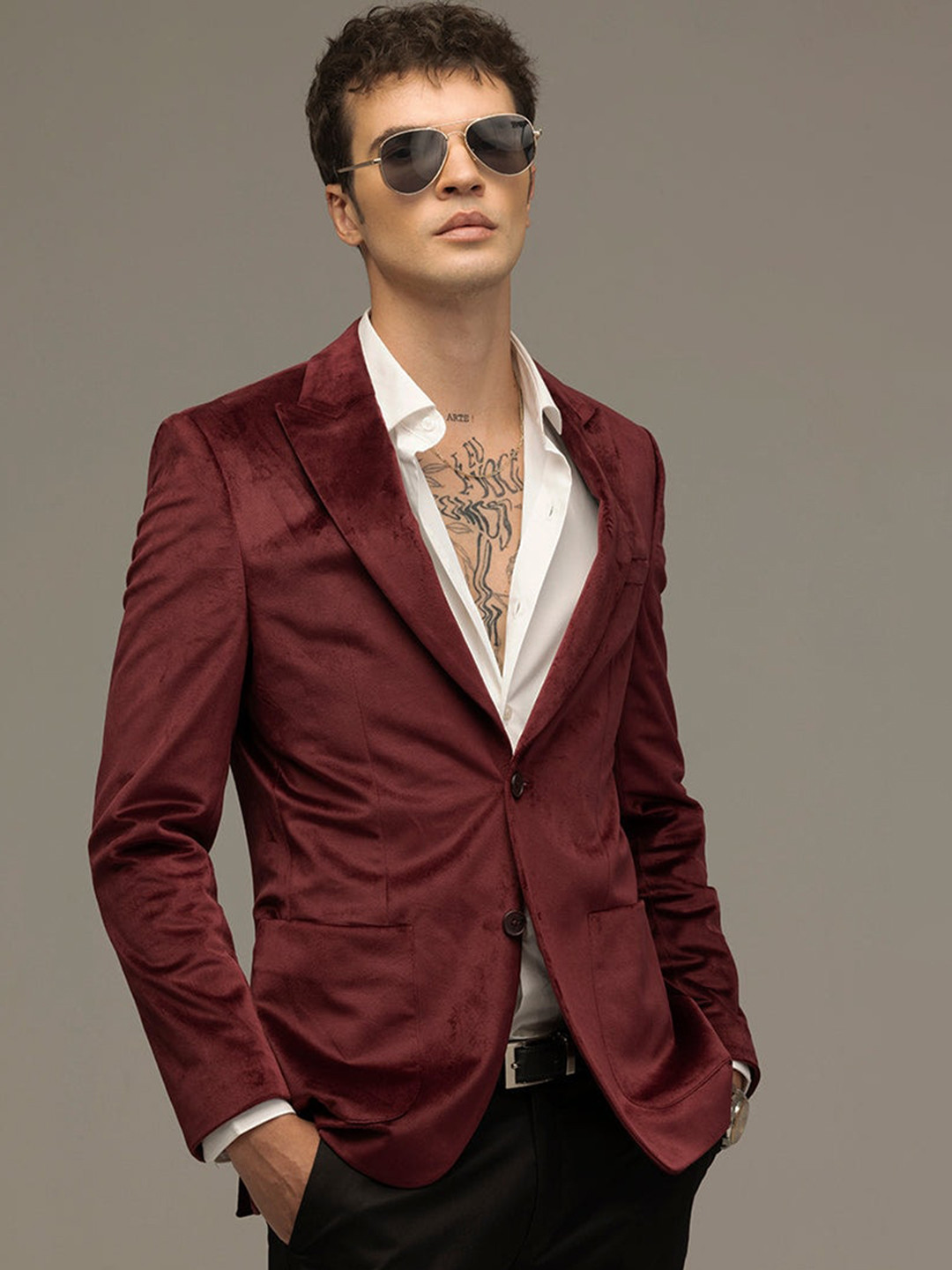 Buy Snitch Slim Fit Peaked Lapel Collar Structured Shoulder Single ...