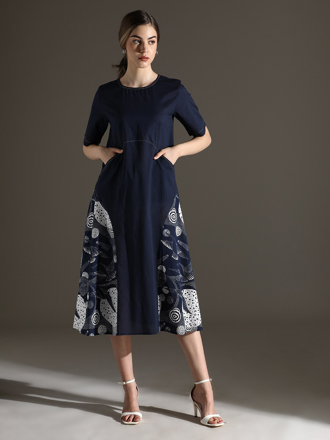 Buy Dora Dori Relaxed Fit Abstract Printed Pure Cotton Round Neck ...