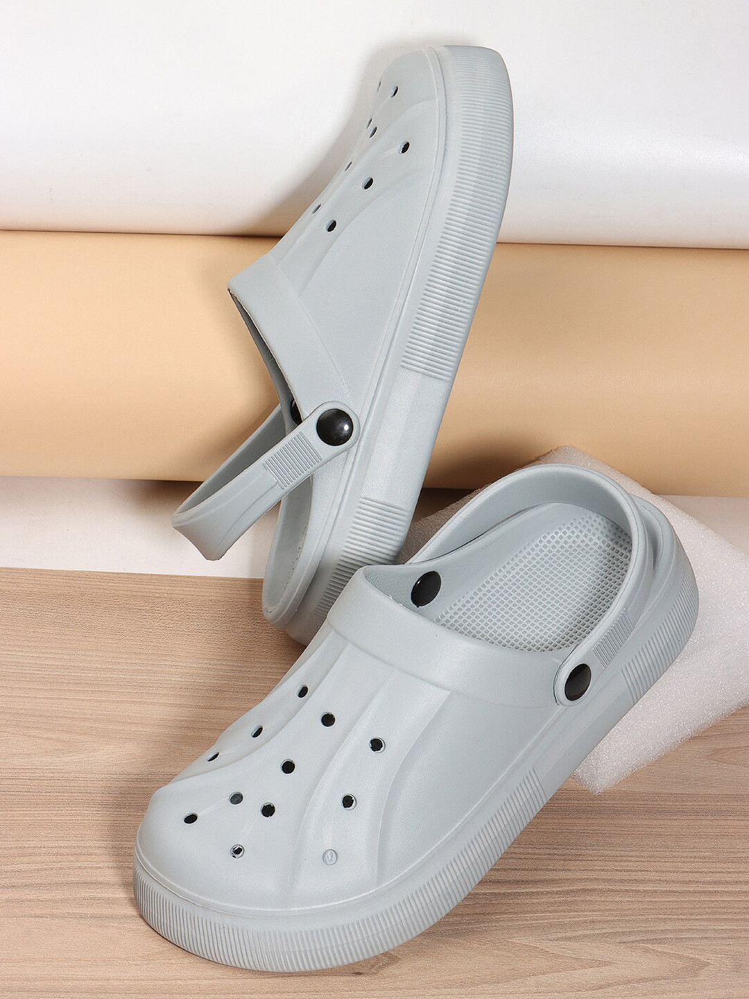 Buy The Roadster Lifestyle Co. Men Textured Clogs - Flip Flops for Men ...