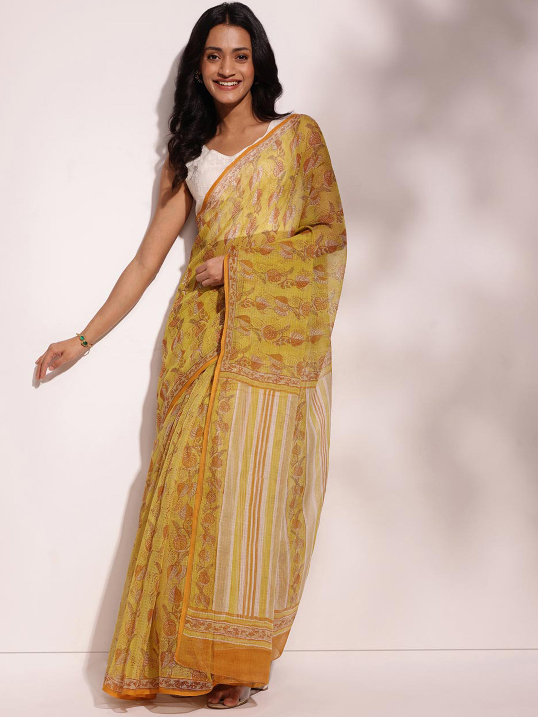 Buy Fabindia Floral Printed Saree - Sarees for Women 29259082 | Myntra
