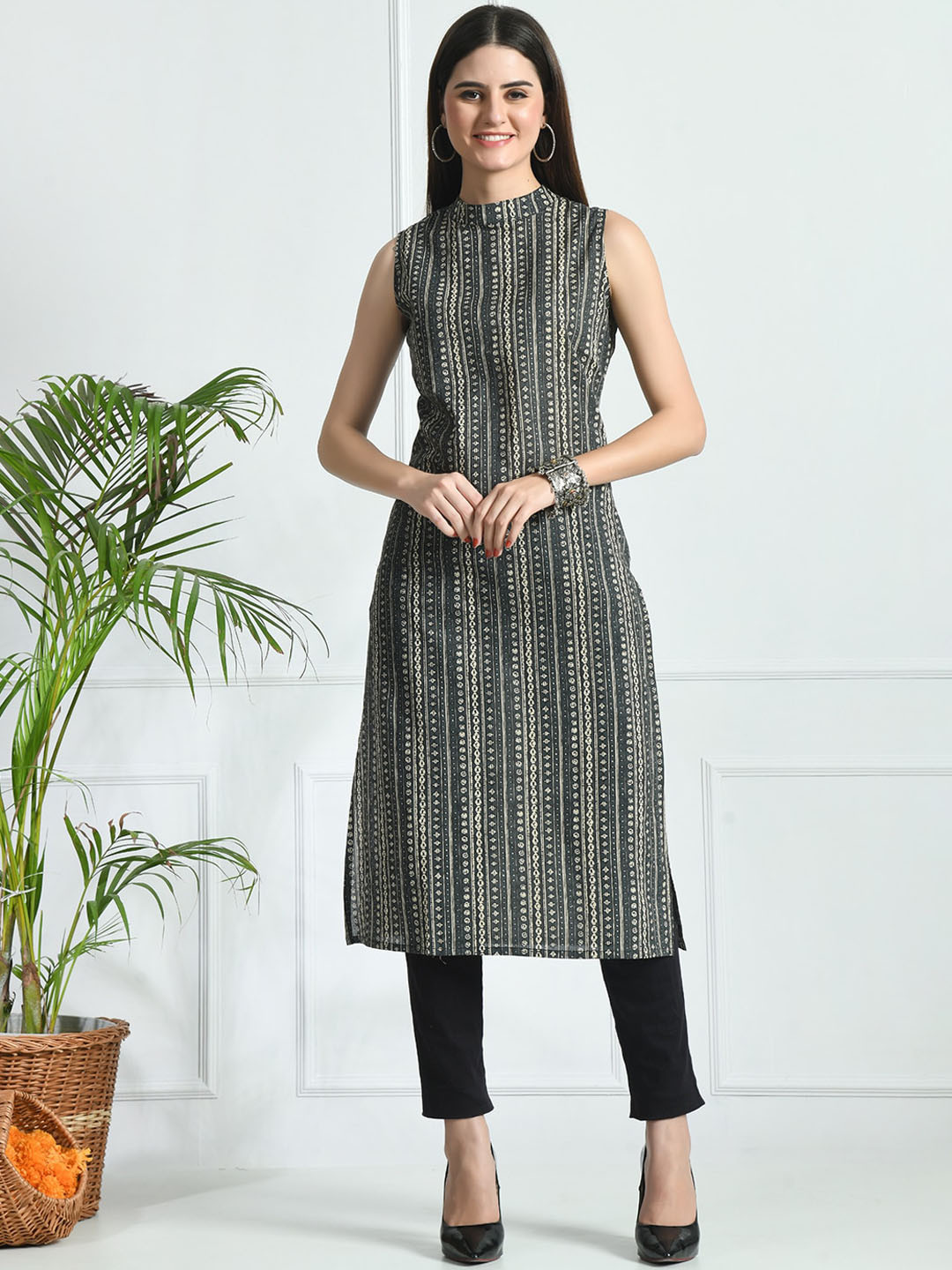 Buy FERANOID Striped Woven Design Sequinned Band Collar Sleeveless ...