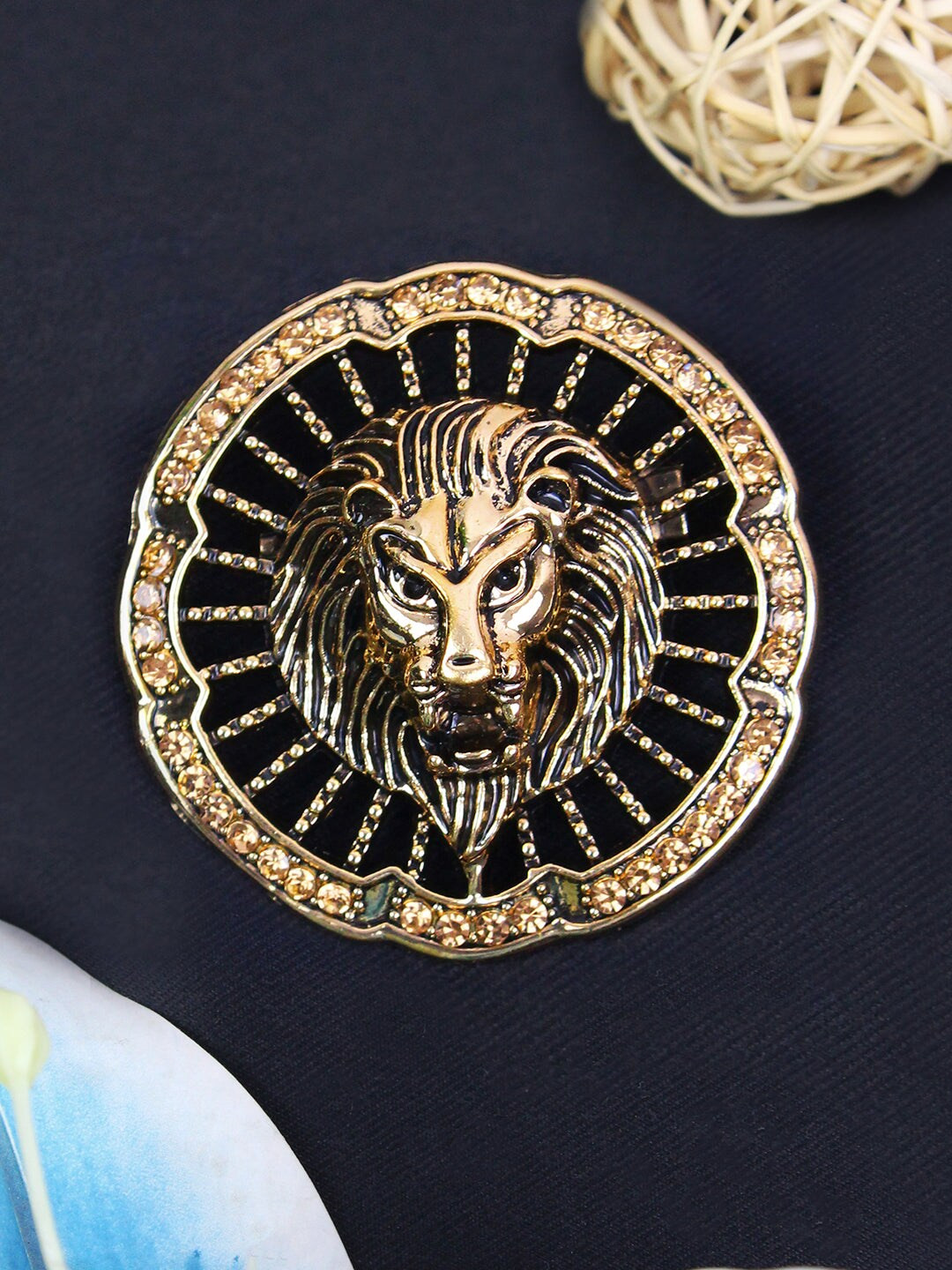 Buy Kavove Men Alloy The Regal Roar Statement Brooch - Brooch for Men 29391860 | Myntra