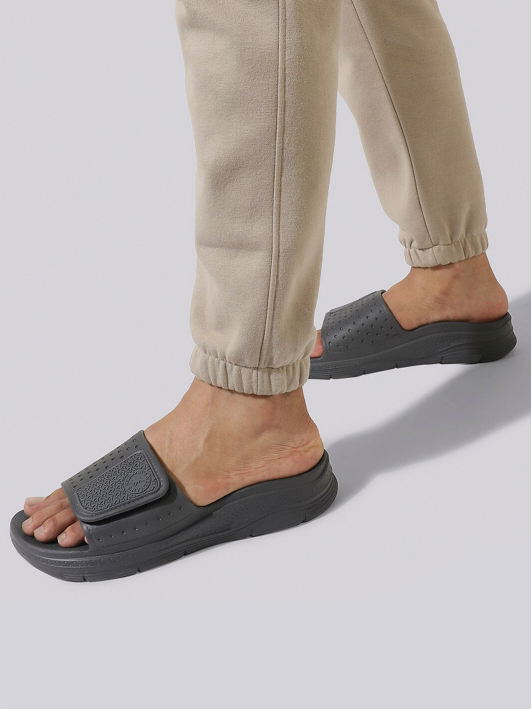 Buy NEEMANS Men Printed Rubber Open Toe Sliders - Flip Flops for Men ...