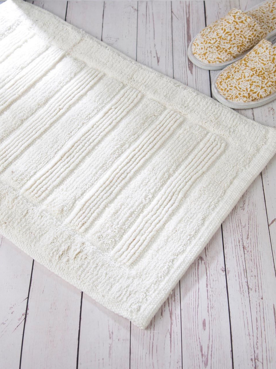 Buy Fabindia White Self Designed 1400 GSM Cotton Bath Rug - Bath Rugs ...