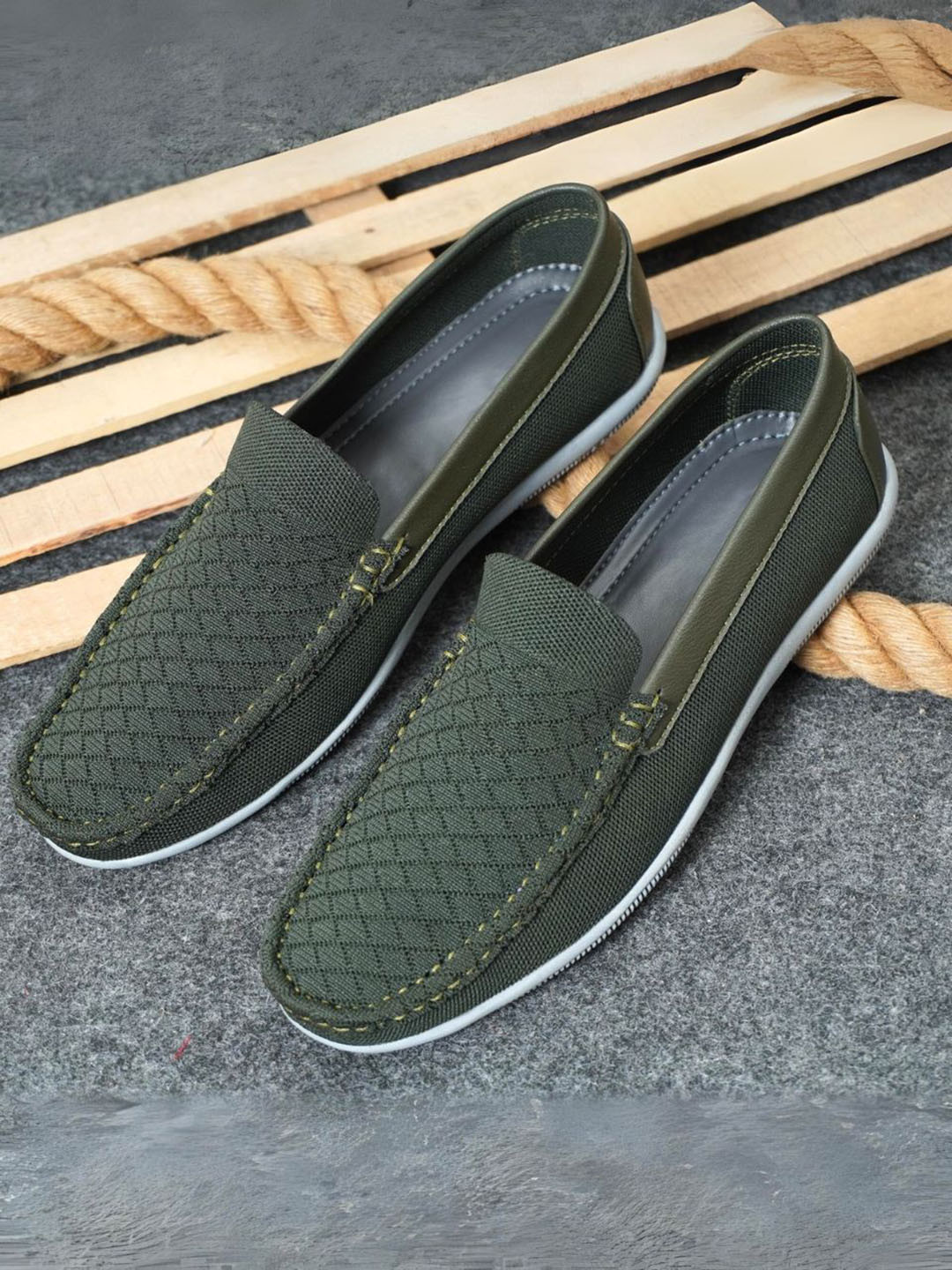 Buy FOXYFOOT Men Textured Round Toe Comfort Insole Lightweight Mesh ...