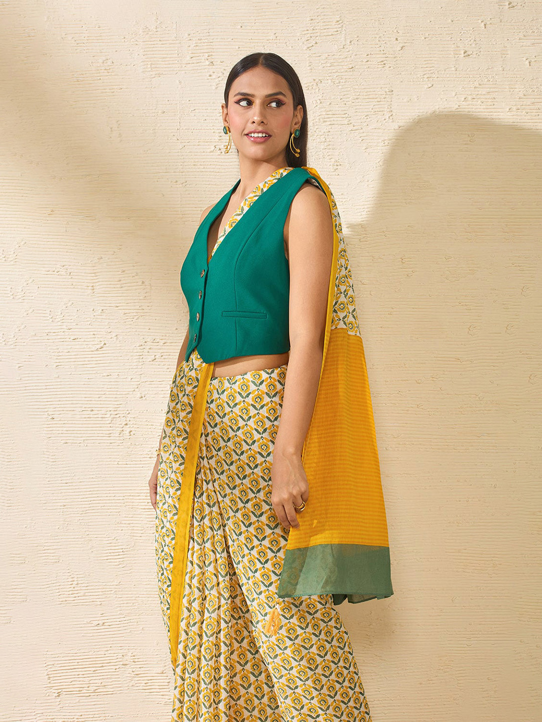 Buy Taneira Bagh Saree - Sarees for Women 29796934 | Myntra