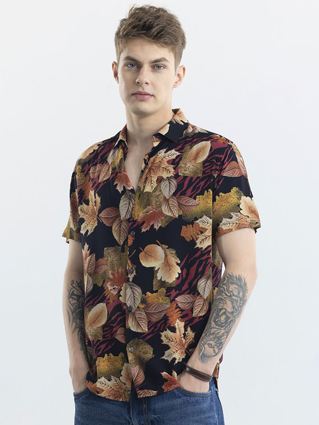 Buy Snitch Men Tropical Printed Spread Collar Classic Slim Fit Casual ...