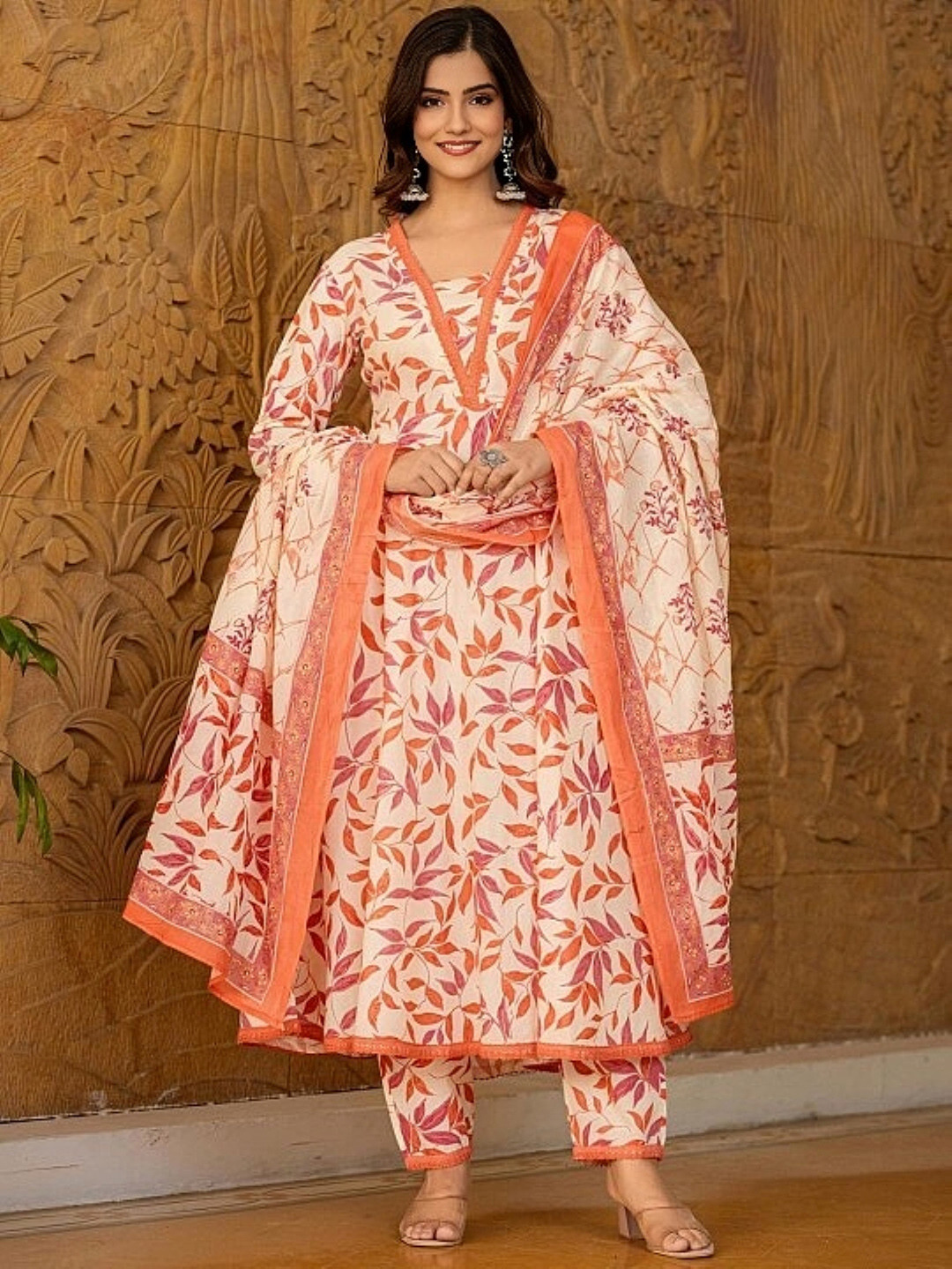Buy PARTHVI Floral Printed Square Neck Gotta Patti Anarkali Kurta With ...