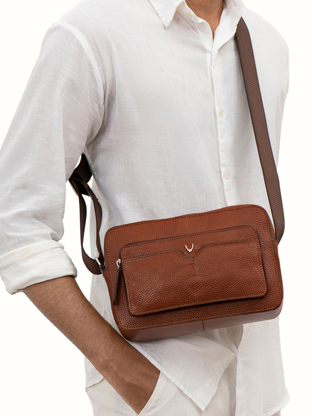 Buy Hidesign Changi 02 Textured Leather Messenger Bag - Messenger Bag for Men 30041375 | Myntra