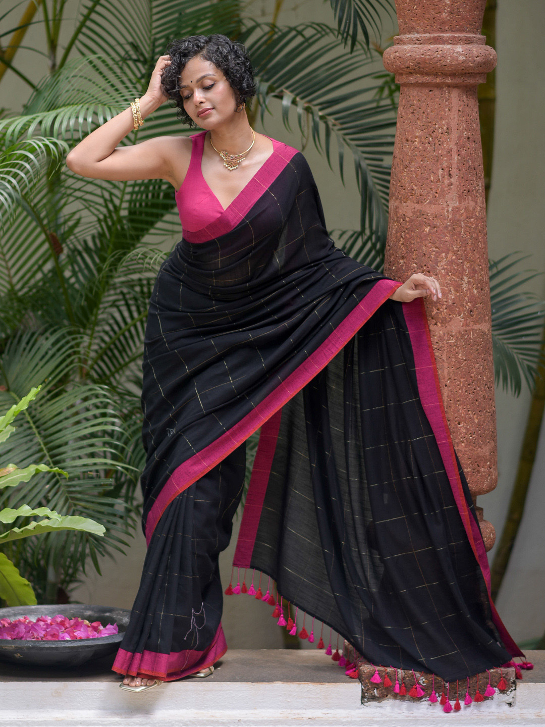 Buy Suta Checked Saree - Sarees for Women 30064993 | Myntra