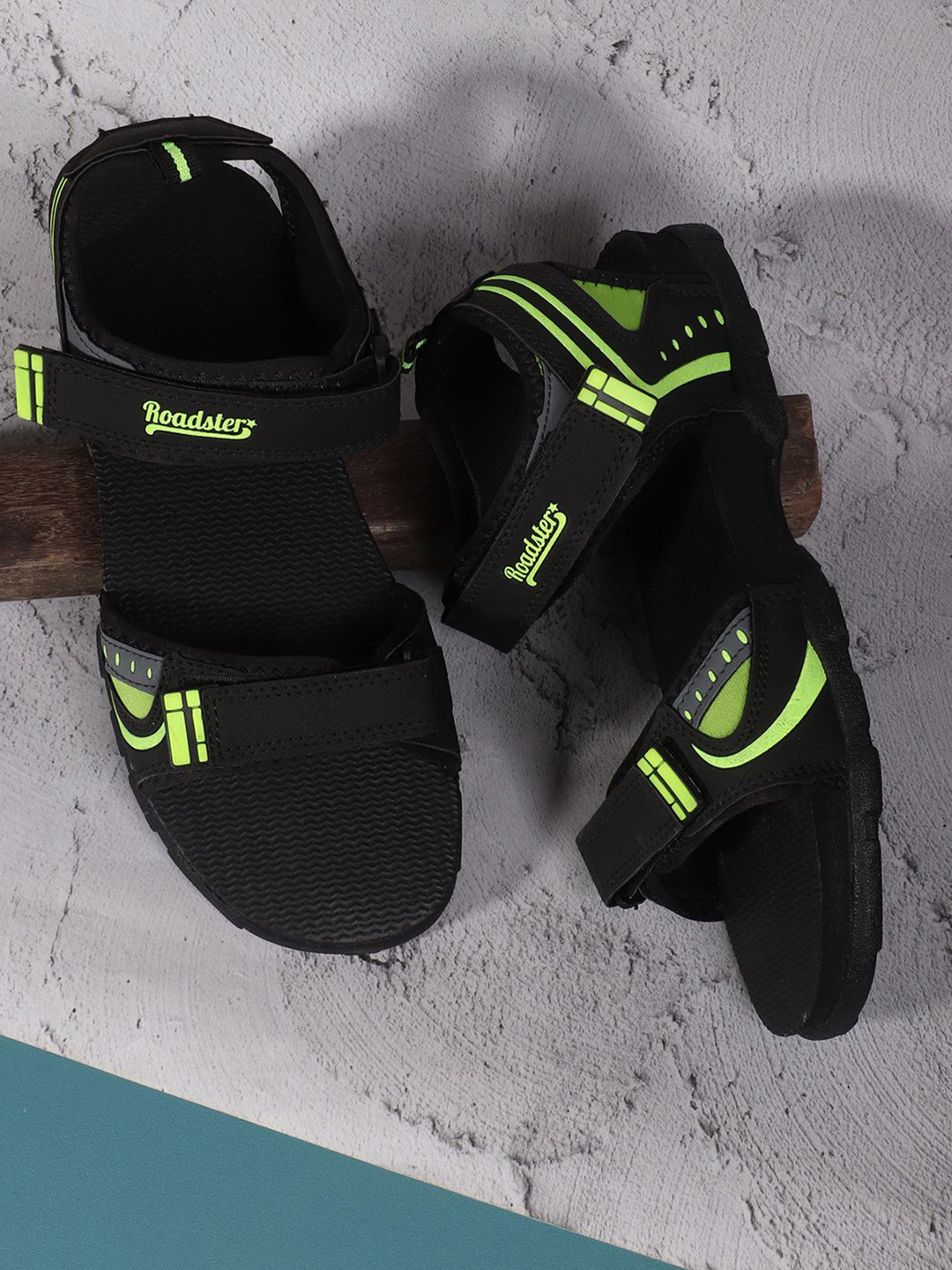 Buy Roadster Men Green Sandals - Sandals for Men 30071962 | Myntra