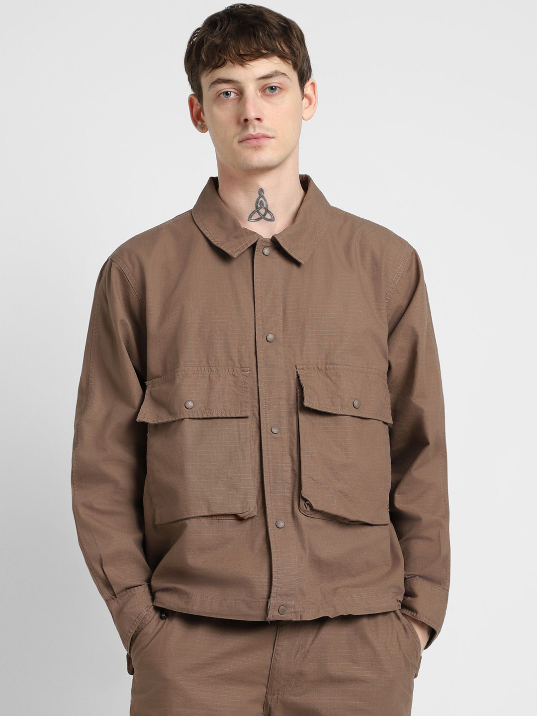 Buy FOREVER 21 Men Solid Long Sleeves Spread Collar Self Design ...