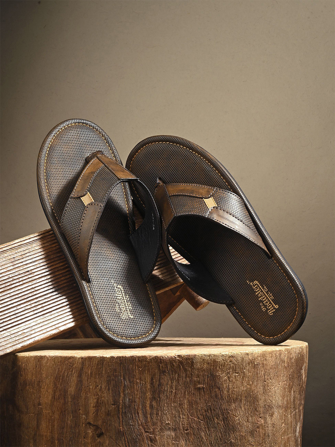 Buy Roadster Men Casual Comfort Sandals - Sandals for Men 30153618 | Myntra