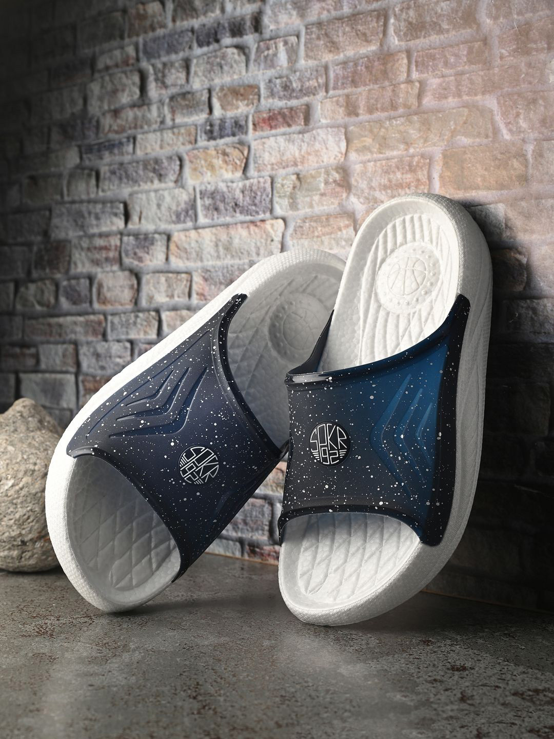 Buy SPYKAR Men Printed Sliders - Flip Flops for Men 30159322 | Myntra