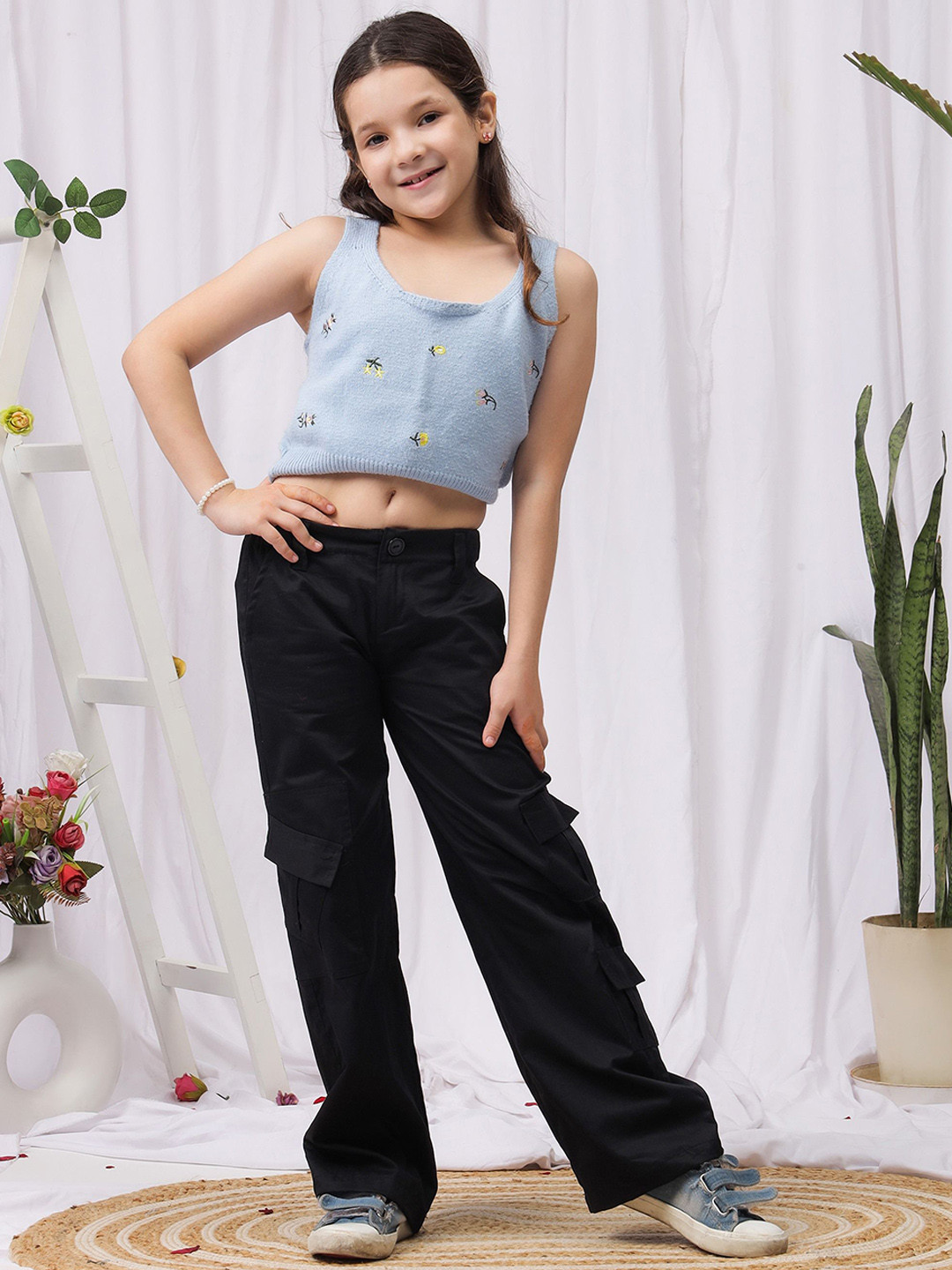 Buy NEUDIS Girls Regular Fit Cargo - Trousers for Girls 30175344 | Myntra