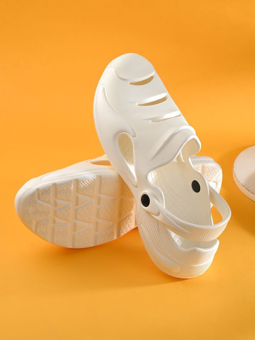 Buy Big Fox Men Clogs Sandals - Flip Flops for Men 30214908 | Myntra