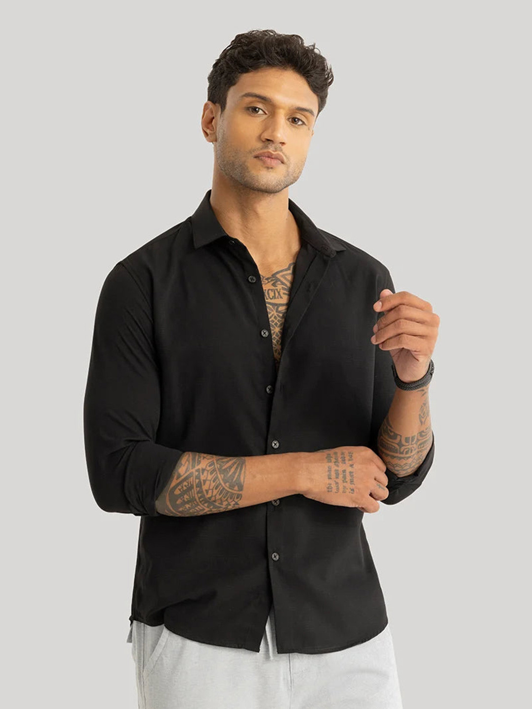 Buy Snitch Men Smart Spread Collar Textured Solid Cotton Slim Fit ...