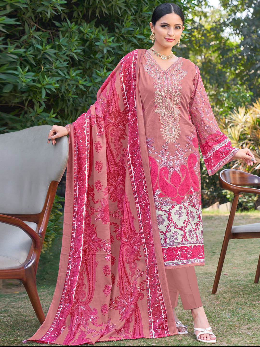 Buy MOJILAA Paisley Embroidered Pure Cotton Kurta With Trousers ...