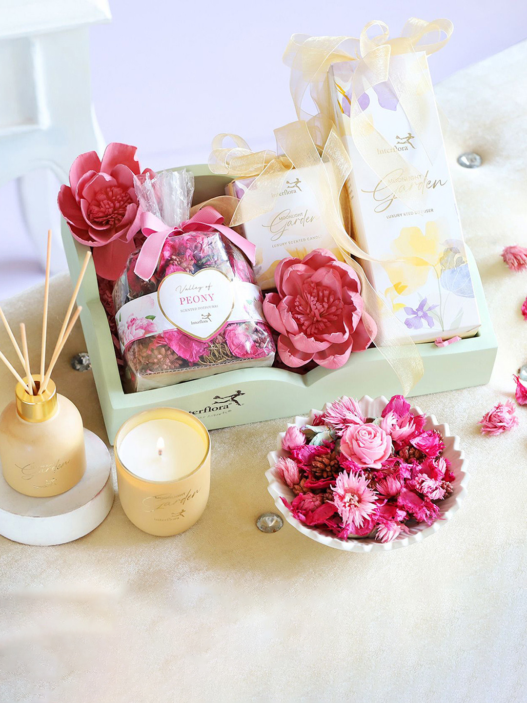 Buy Interflora 5 Pcs Pink & White Symphony Of Scents Home Gift Set ...