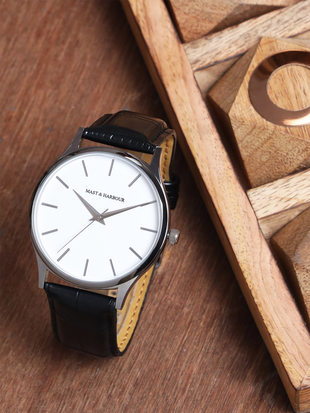 Buy Mast & Harbour Men Brass Dial & Leather Straps Analogue Watch ...