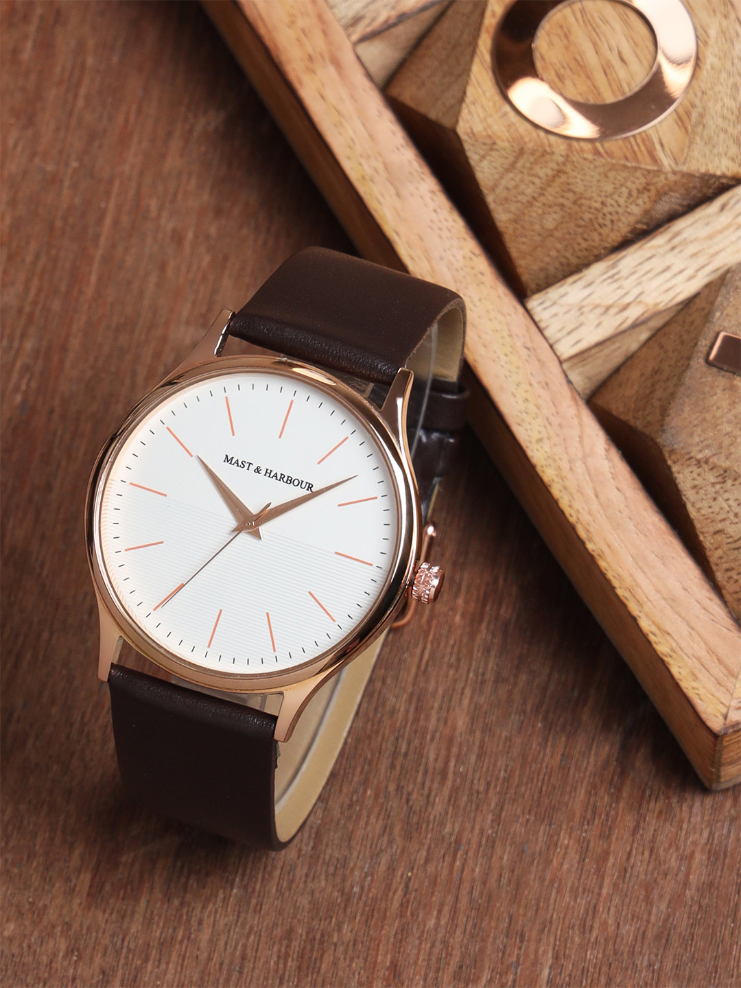 Buy Mast & Harbour Men Brass Dial & Leather Straps Analogue Watch ...